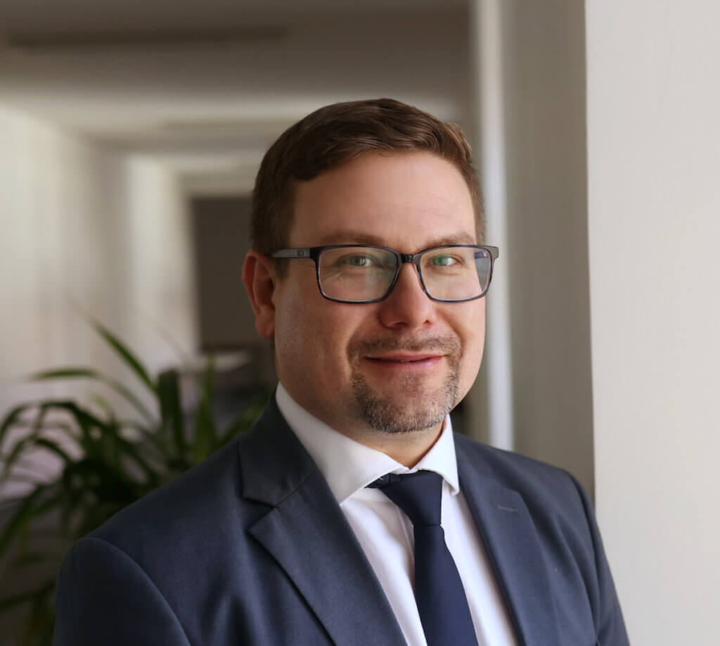 Speaker Overview: Jozef Kubinec